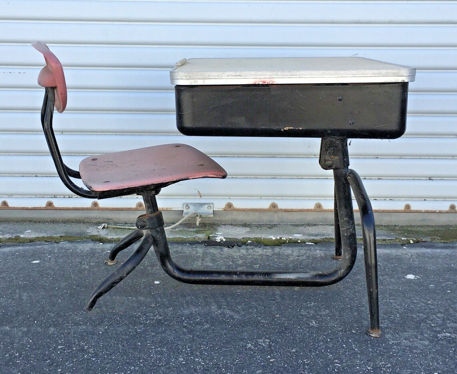 Vintage Pink American Seating Co. Children’s Flip Top Elementary School ...