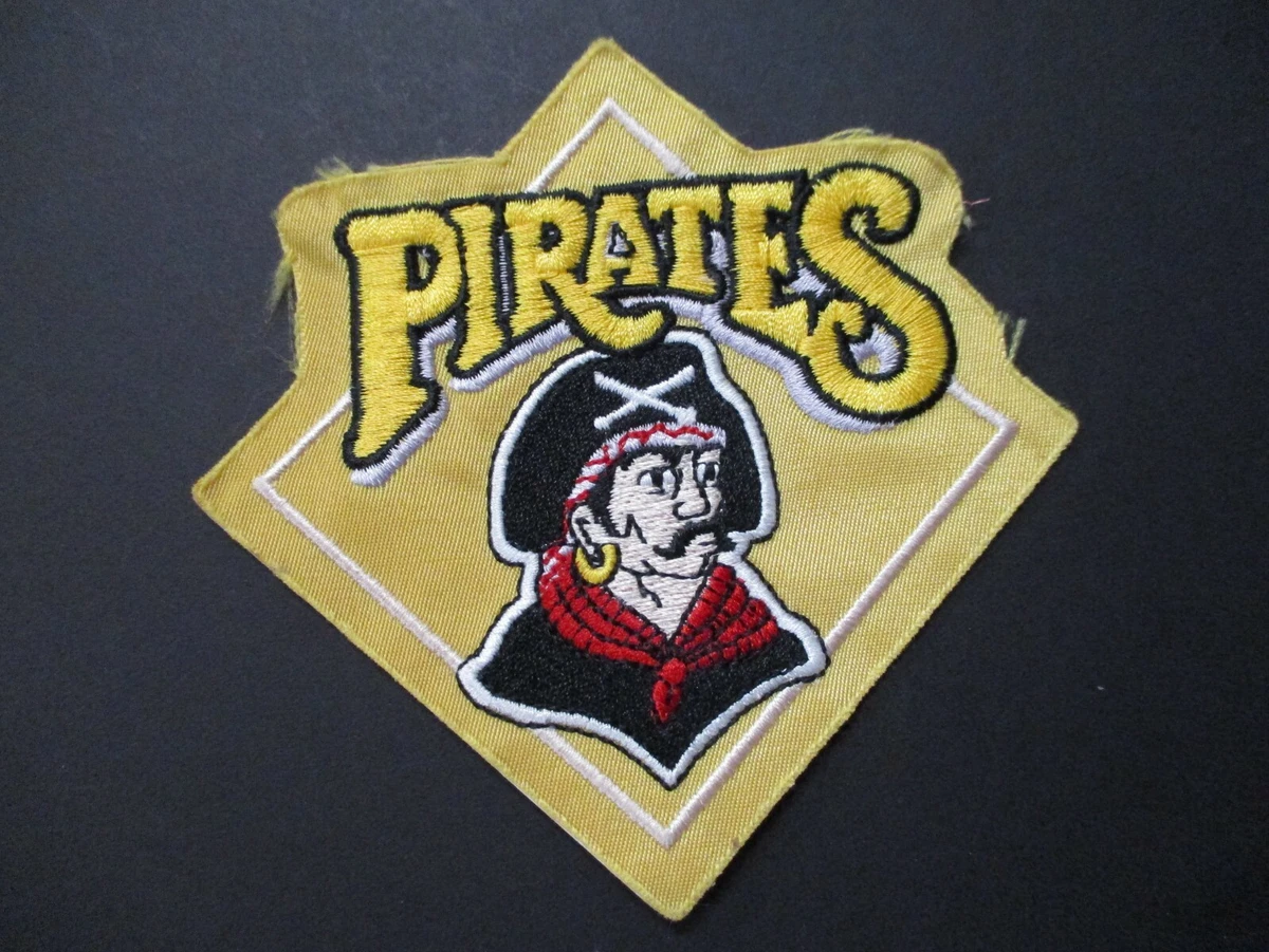 Pirates 4 Logo