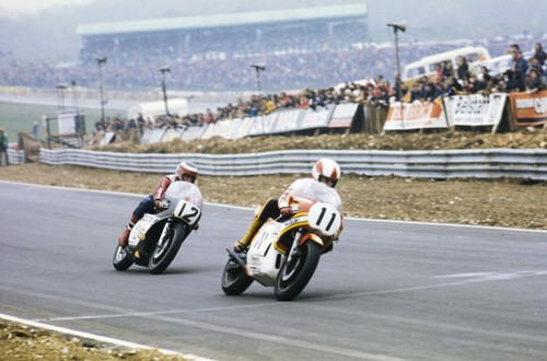 John Williams Suzuki leads Steve Parrish Yamaha 1976 Motorcycle Racing ...