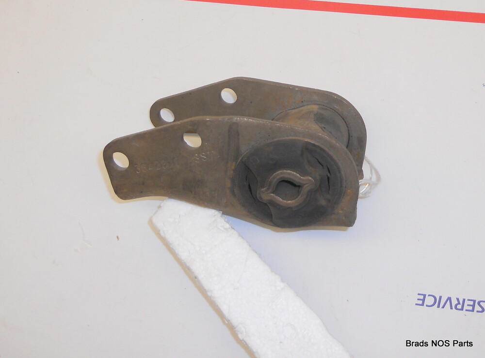 NOS MoPar 1973-1976 Plymouth Dodge 318/340/360 RH ENGINE MOUNT 3642810 ...
