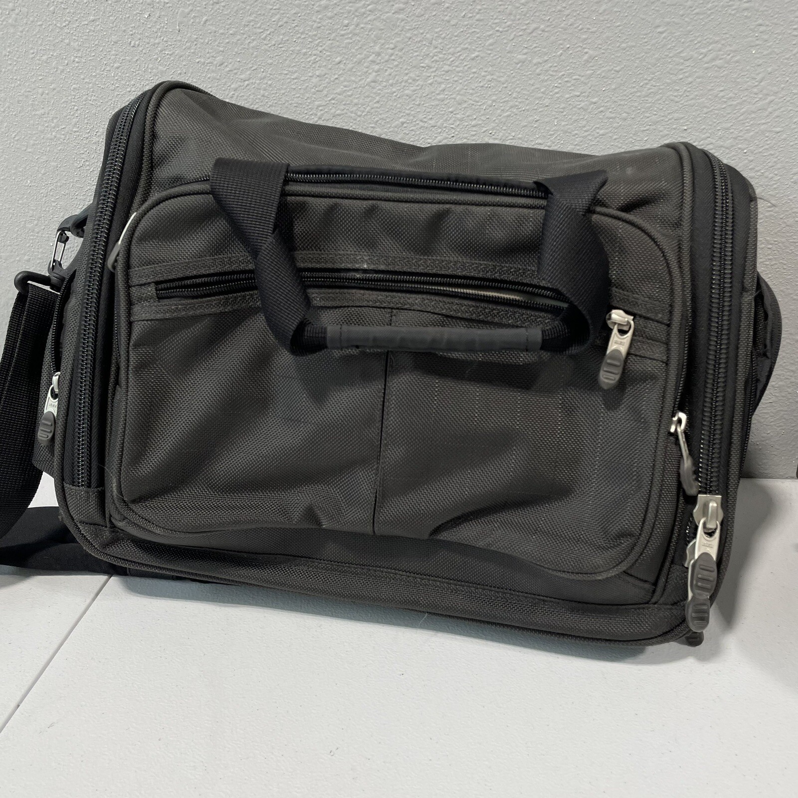 REI Laptop Messenger Bag Black & Tan Tote Business Travel Bag Multiple ...