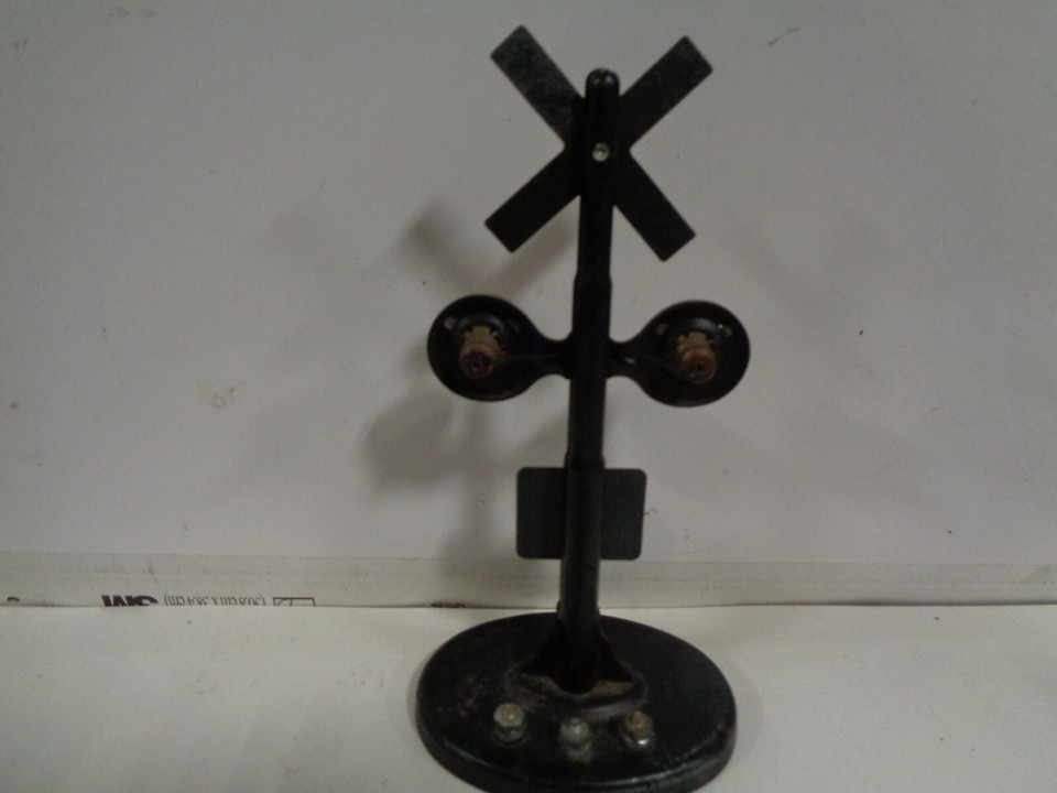 VINTAGE MARX ALL METAL O SCALE RAILROAD CROSSING SIGNAL WITH RED LIGHTS ...