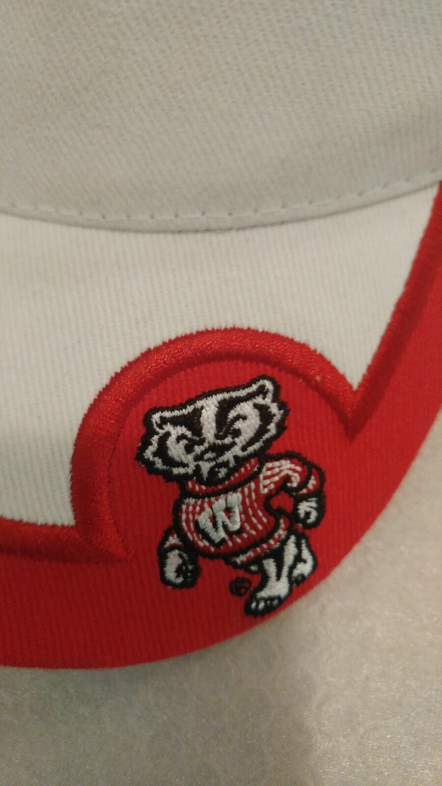 U of Wisconsin Badgers White Baseball Cap W/Logo Adult- Adjustable ...