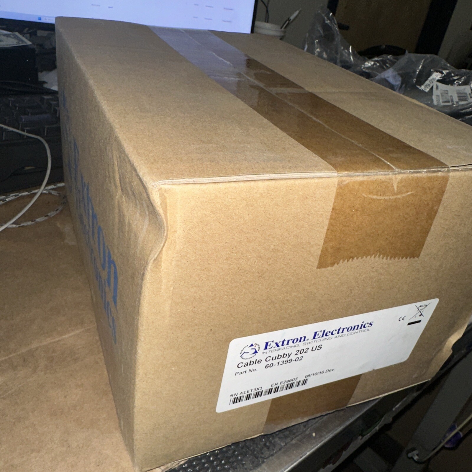 Extron Cable Cubby 202 US 60-1399-02 - Cable Access Enclosure W/ Outlet ...