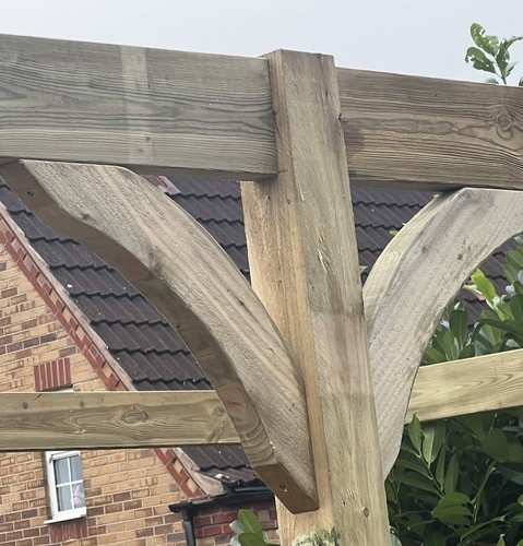 💥 Wooden Tanalised Arched Pergola Curved Brace 600mm Gallows Brackets ...