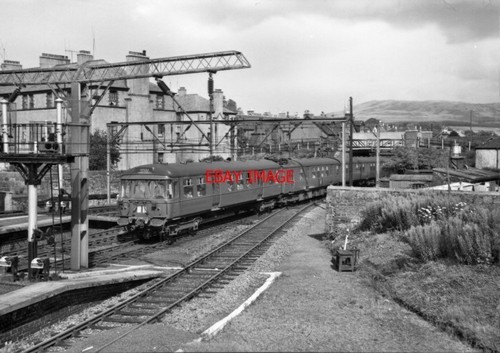 PHOTO UNIT AIVING AT HELENSBURGH CENTRAL RAILWAY STATION WITH A SERVICE ...