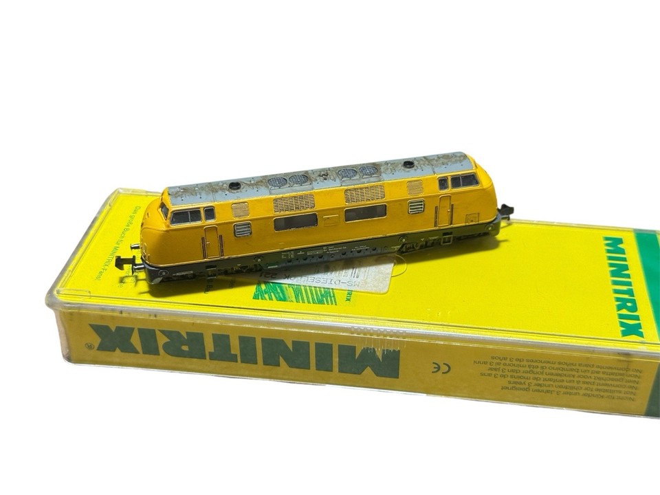 Minitrix Diesel Locomotive V200 Italian Private Service N Scale | eBay