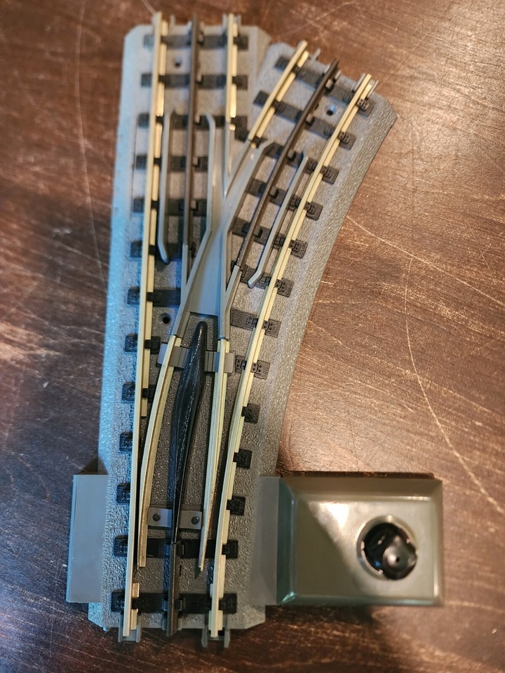 MTH RealTrax 40-1043 Right Hand Operating O-42 Switch - 42" Diameter | eBay