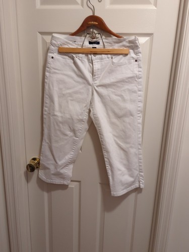 CHAPS Women's Stretch Pants Denim Sculpt White Capris NWOT Comfortable ...