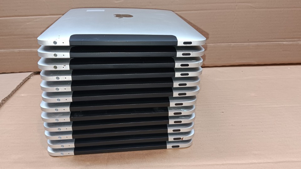 Lot of 12 Apple iPad (1st Generation) A1337 64 GB Wi-Fi + 3G 9.7 inch ...