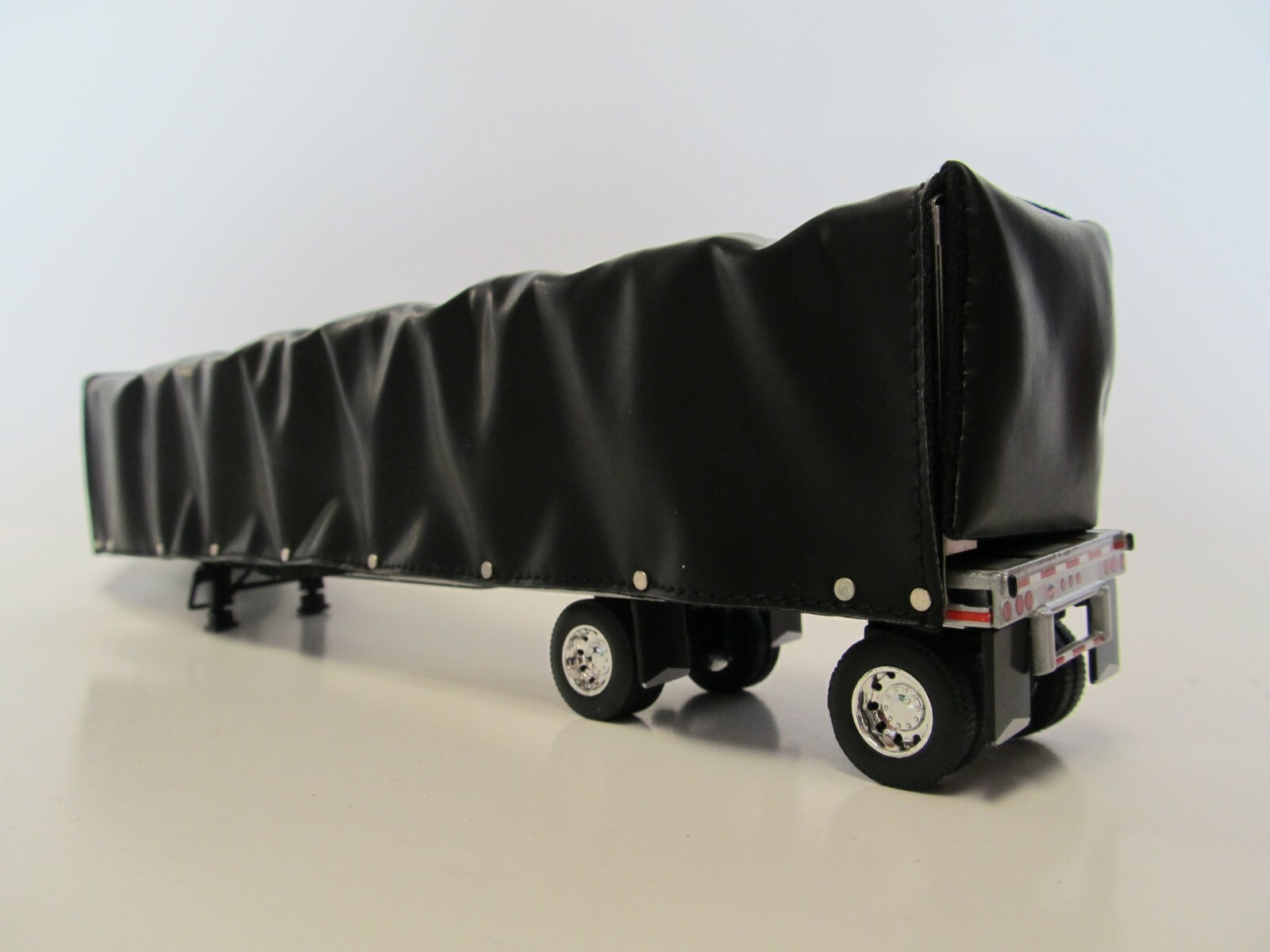 1/64 DCP BLACK UTILITY CURTAIN SIDE TRAILER (CURTAIN SIDE SLIDES BACK ...