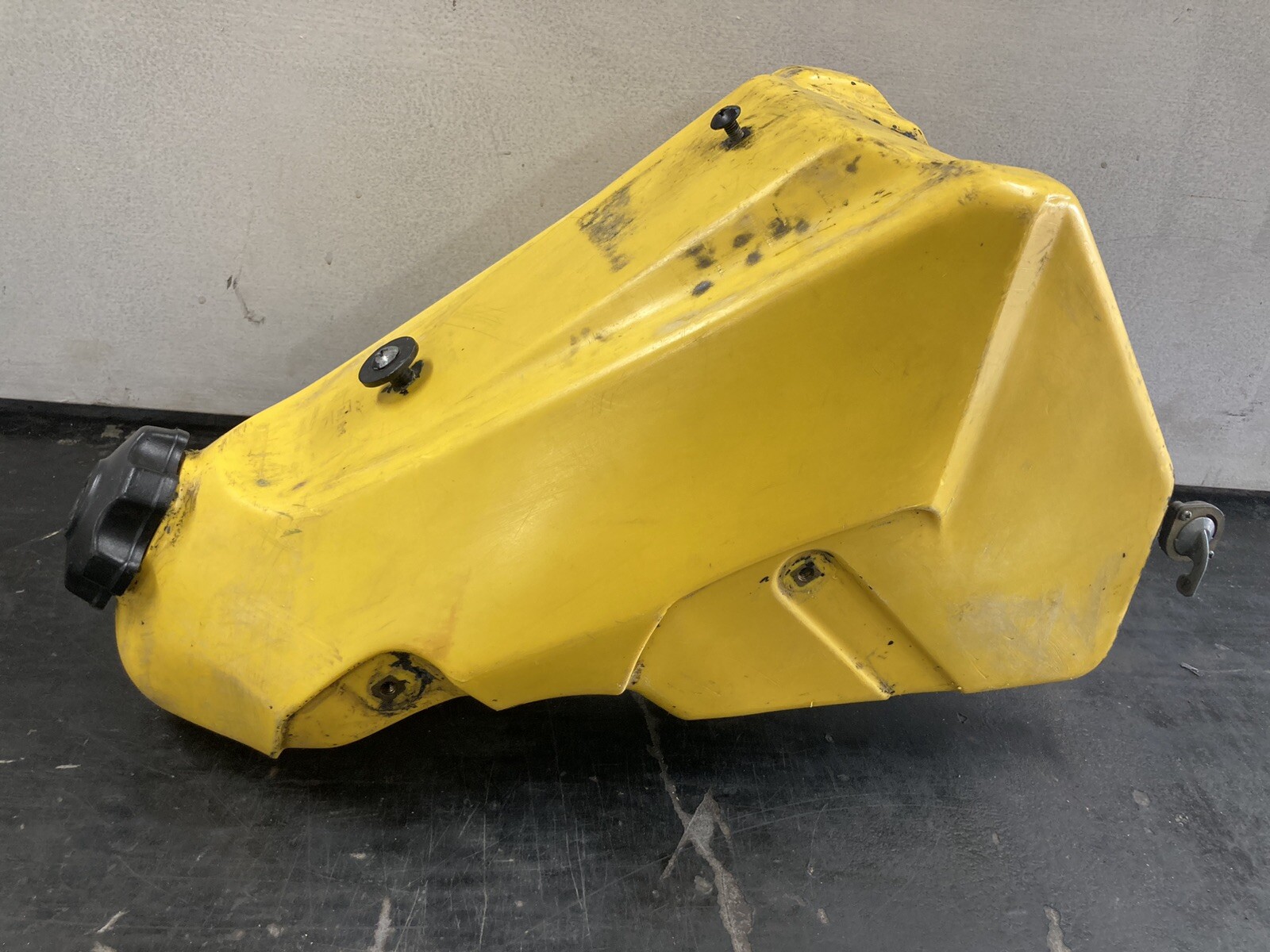 96 SUZUKI RM250 RM 250 RM125 2000 00 96 97 98 99 GAS TANK FUEL GAS TANK ...