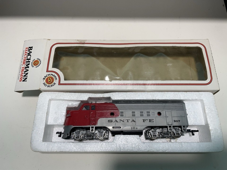 Bachmann Trains Ho Scale Model Train F7 Powered Diesel Locomotive Santa ...