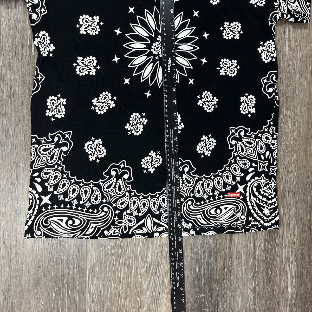 Supreme Hanes Bandana Tagless Tees Size Large Black FW22 Supreme Hanes Bandana Tagless Tees Size Large Black FW22