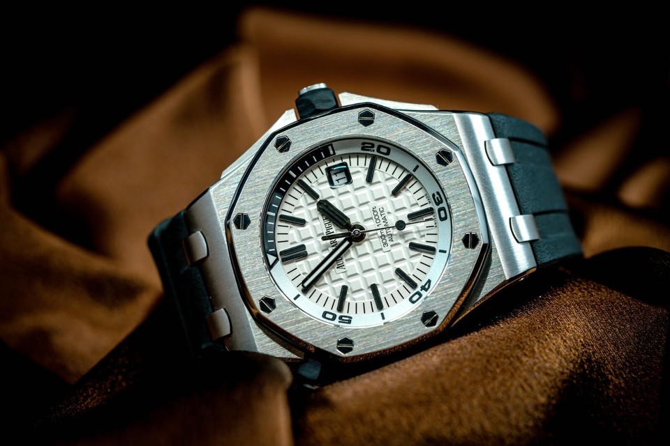 Audemars Piguet Royal Oak Offshore Diver 42mm White AP 15710ST.OO ...