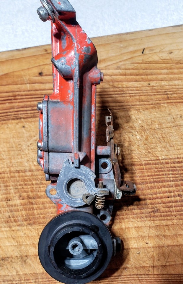 VINTAGE GENUINE BRIGGS AND STRATTON 2 1/2HP CARBURETOR. MODEL # 815021 ...