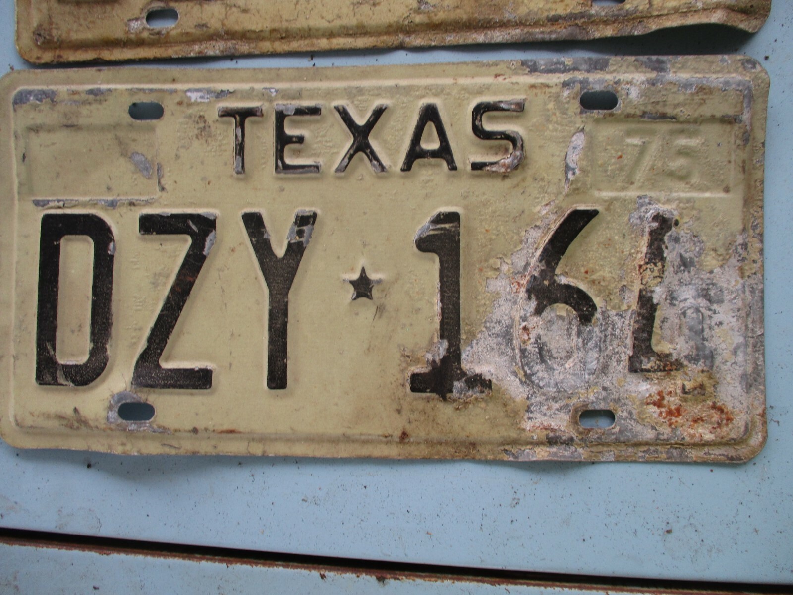 1975 VINTAGE TEXAS LICENSE PLATES MATCHING PAIR DZY 164 MAN CAVE WALL ...