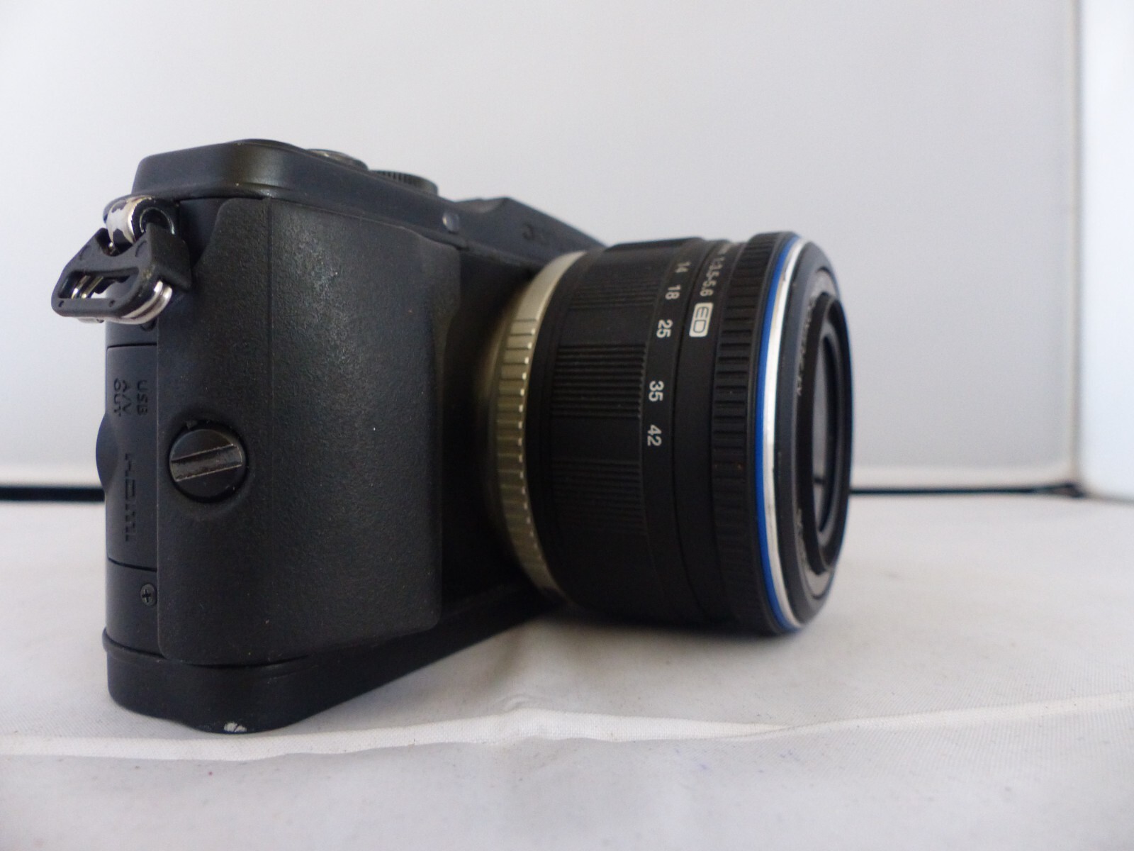 Olympus PEN E-P3 12.3MP Shutter count is only 3.8K. Comes with the ...