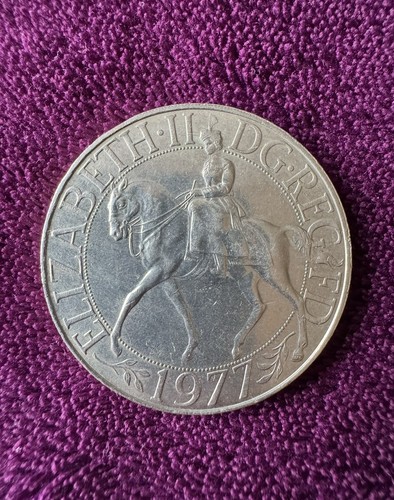 (RARE) 1977 Queen Elizabeth II Silver Jubilee Commemorative Crown Coin ...