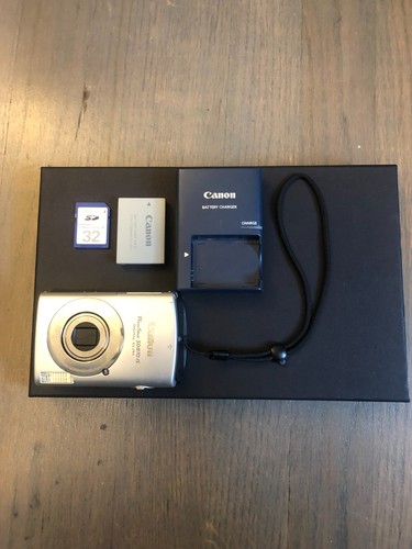 Canon Power shot SD 870 IS Digital Camera. Charger & Carrying case ...