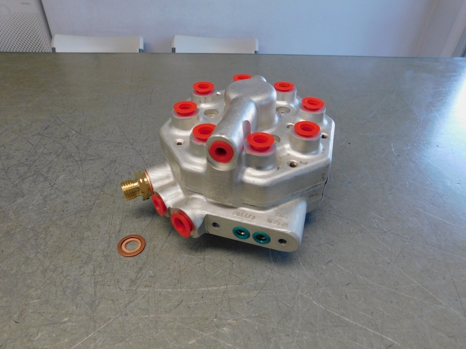 107 560SL FUEL DISTRIBUTOR 0438101018 / 0000742413 - REMANUFACTURED | eBay