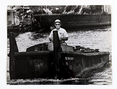 1976 Miami River Florida Tug Boat Operator Clean Up Vintage Press Photo ...