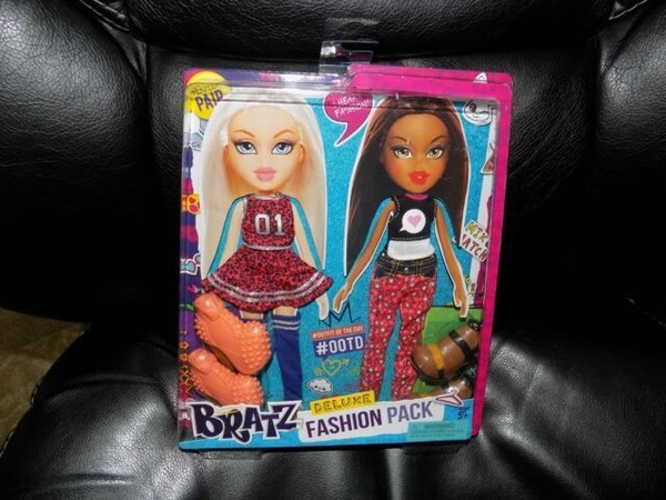 Bratz Deluxe Fashion 4 Pack 2015 Lot Clothing 8 Outfits and Shoes Age 5 ...