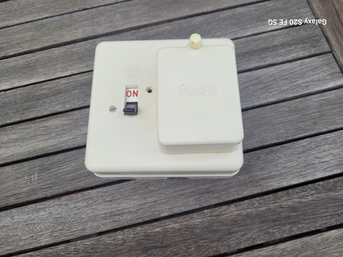 WYLEX 45AMP TWIN FUSE BOARD SHOWER COOKER HEATER SHED SUMMER HOUSE MAN ...