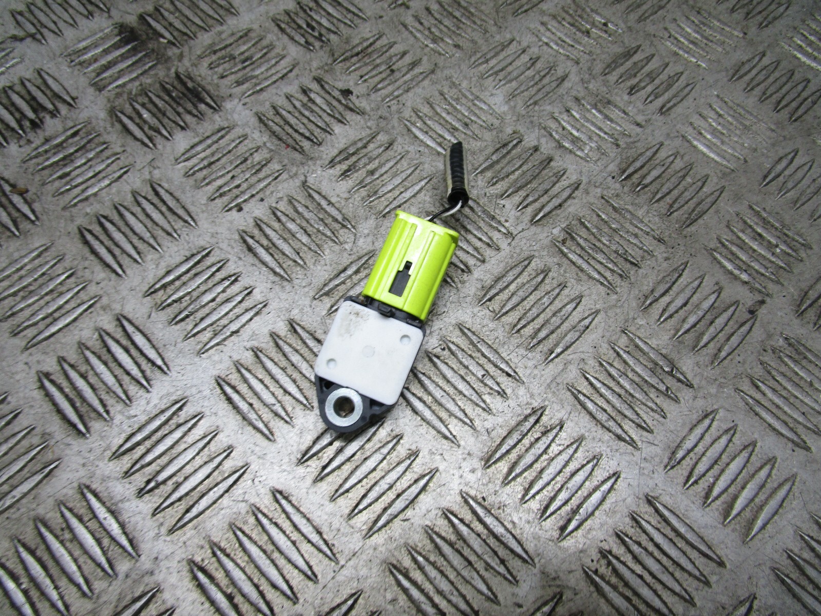 2014 TOYOTA AURIS HYBRID AIRBAAG IMPACT CRASH SENSOR 89831-02150 OEM | eBay