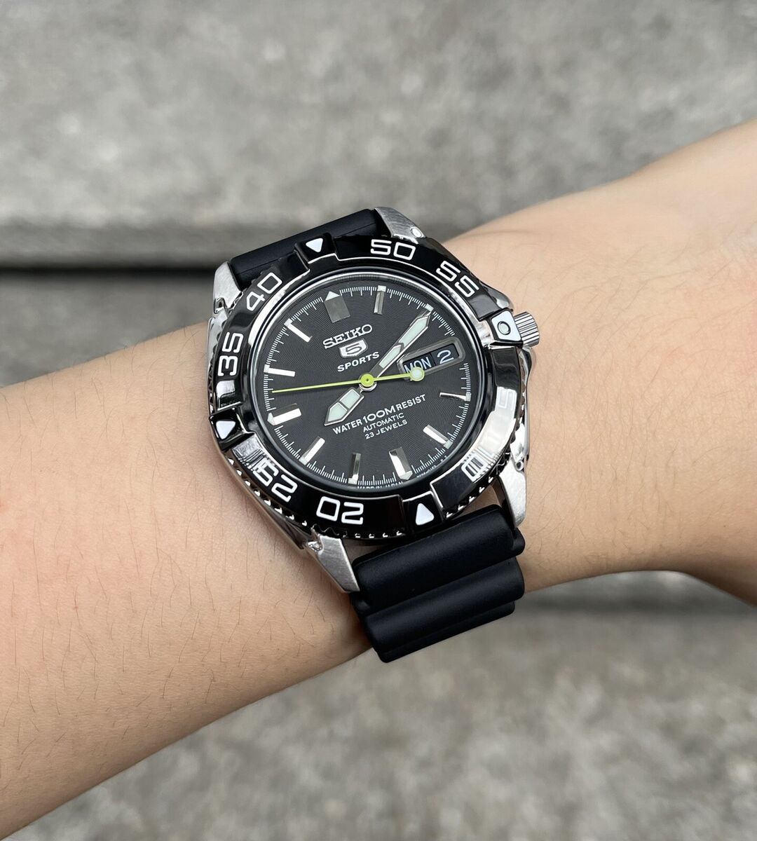 New! Seiko SNZB23J2 5 Sports Automatic Black Dial Black New! Seiko SNZB23J2 5 Sports Automatic Black Dial Black
