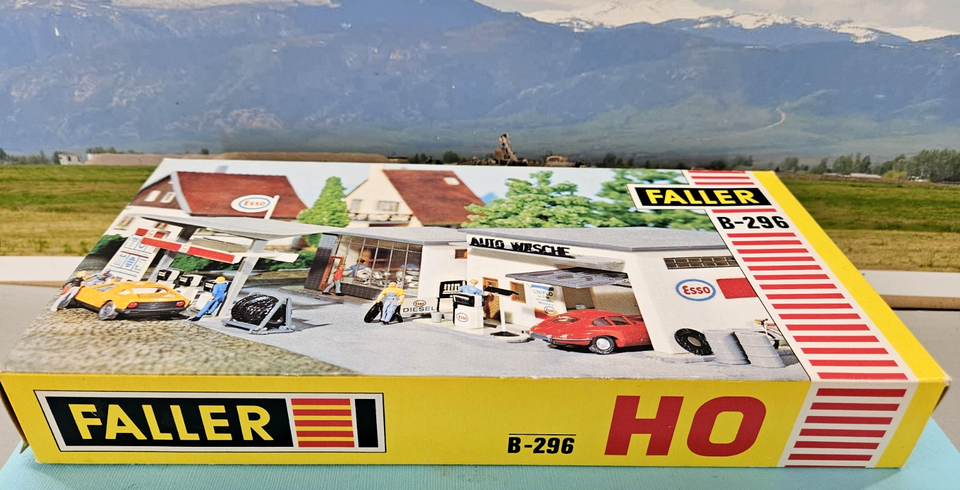 Vintage Faller HO (1:87) Scale Model Kit - Esso Gas Station w/ Car Wash ...