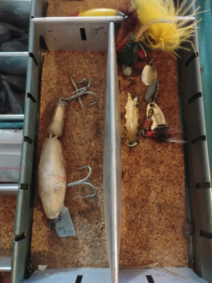 Vintage Walton Grip Loc tackle box Fishing lures and Lots Of ...