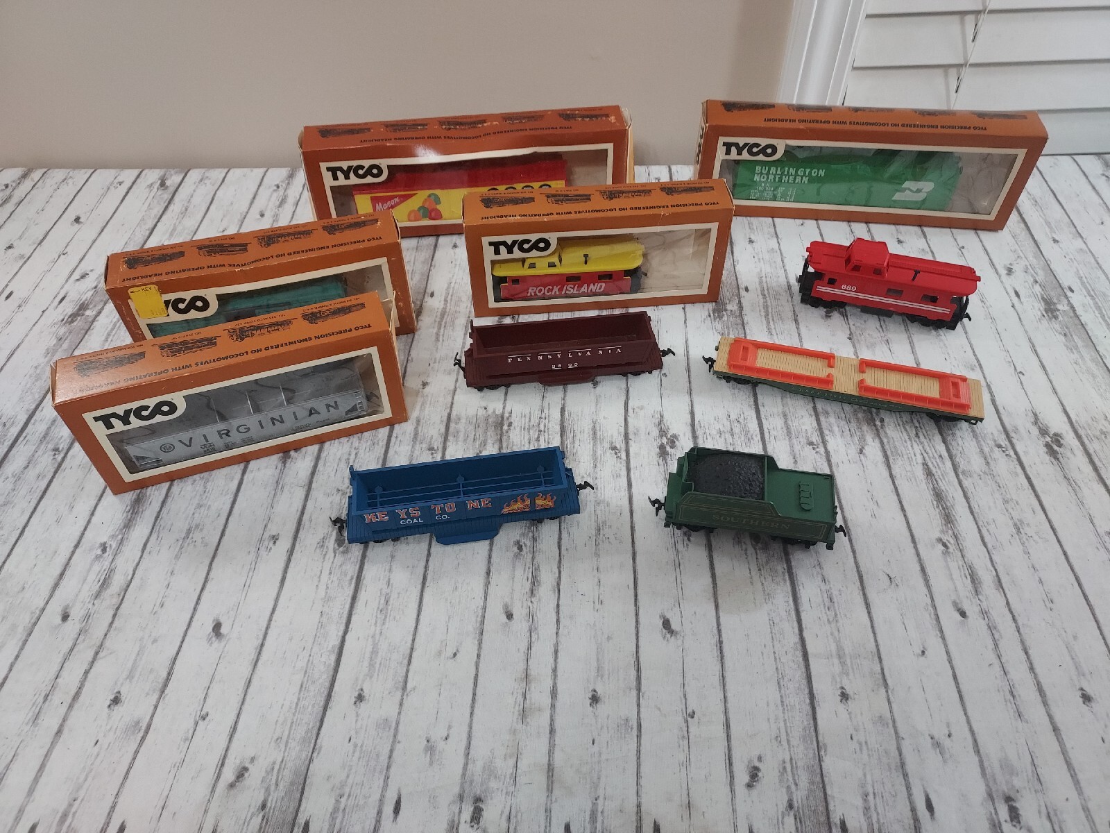 Lot of 10 Ho Scale Tyco Train Boxcar Virginan Santa Fe Rock Island ...