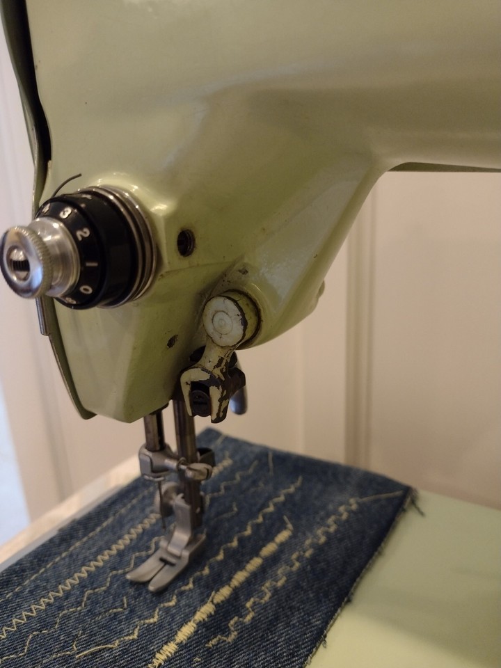 SERVICED Heavy Duty Singer 319 W Sewing Machine & Attachments Two-Tone ...