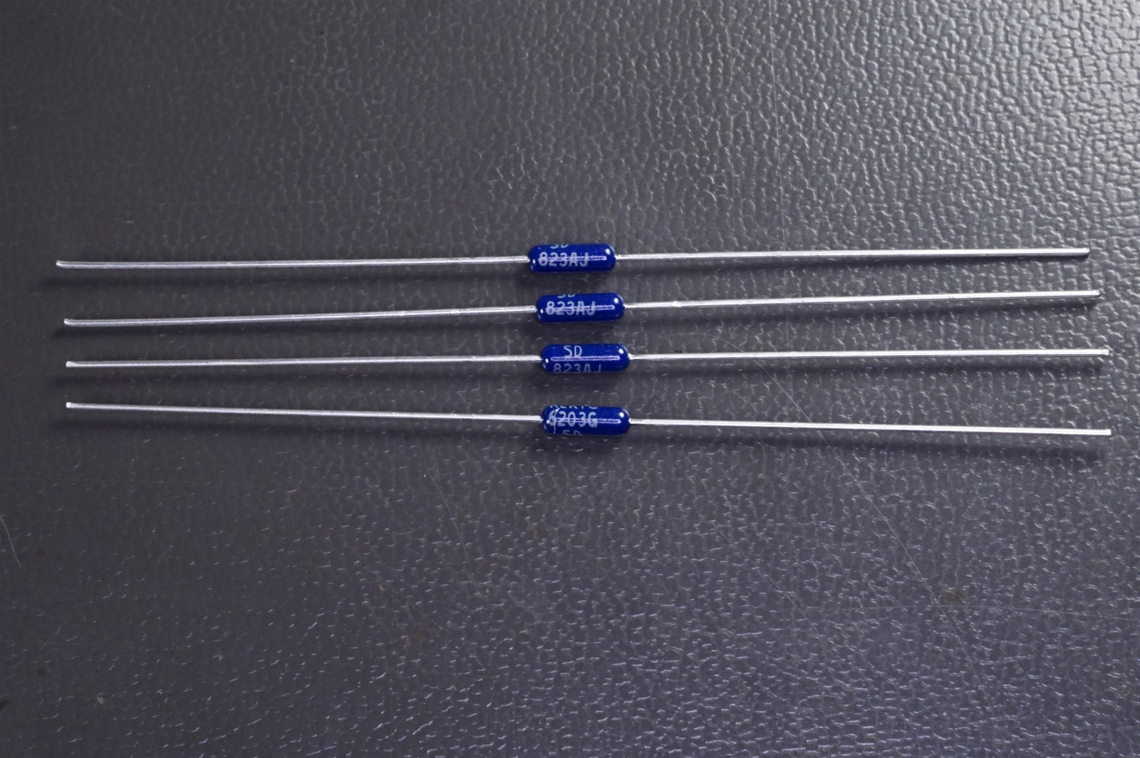 Lot of 4 RLR07C6203GSB14 Vishay Metal Film Resistor 620k Ohm 250mW 1/4W ...