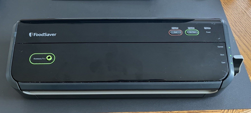 FoodSaver FM2000 Vacuum Sealer Machine W/ 3 Containers (25,50,80 oz ...