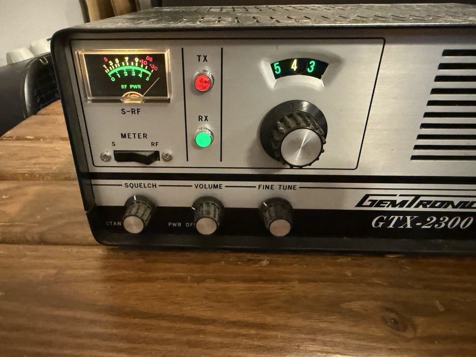 VINTAGE GEMTRONICS GTX 2300 CB RADIO WITH MICROPHONE WORKS | eBay