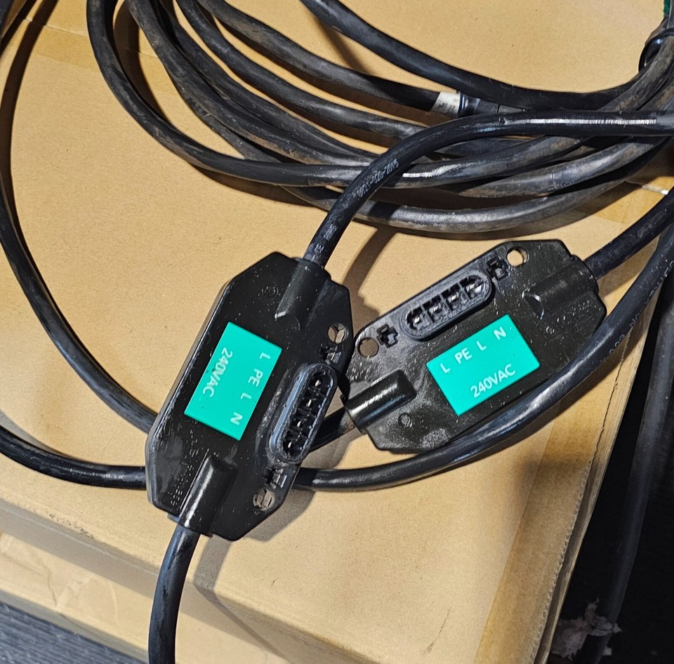 Lot of 4 Enphase M250 Microinverter- M250-72-2LL-S22 w/ Trunk Cable ...