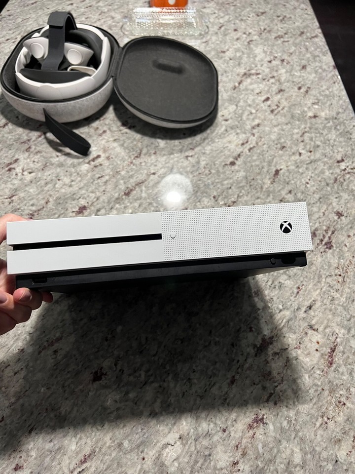 xbox one s 500gb console, gently used-good condition, includes power ...