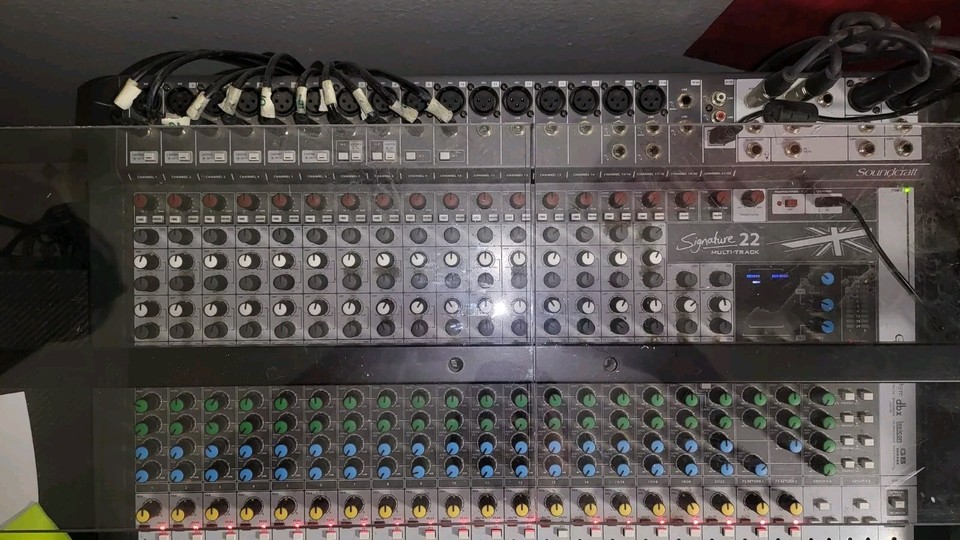 Soundcraft Signature 22MTK Studio Mixer 668705001205| eBay