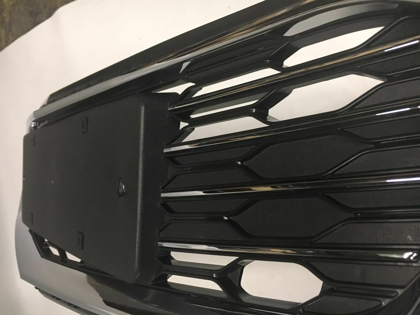 Front Center Grille Assembly for 2016-2018 Chevrolet Cruze (23504350 ...