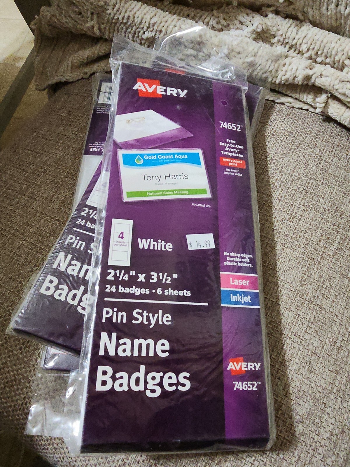 Avery Top-Loading Pin Style Name Badges, 2-1/4" x 3-1/2" (74652) 72 ...