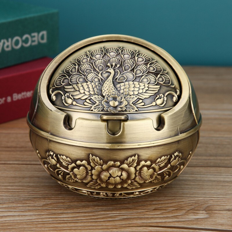 Retro Metal Decorative Ashtray with Lid To Prevent Flying Ash Carved ...