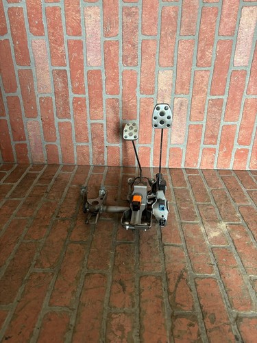 SUBARU WRX & STI 2015-2021 OEM CLUTCH AND BRAKE PEDALS PEDAL ASSEMBLY ...