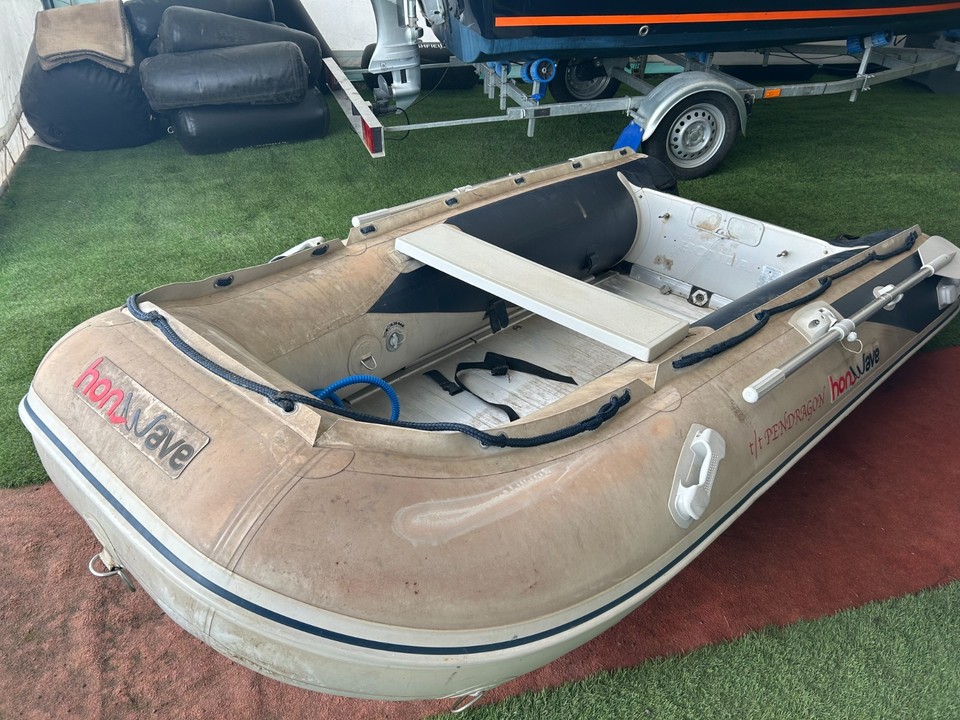 T30AE Honwave inflatable boat with seat, oars & foot pump | eBay UK