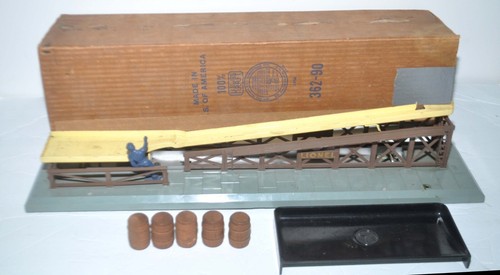 Lionel Post War Operating #362 Barrel Loader w/ Accessories in Original ...
