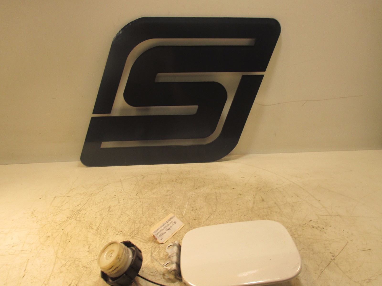 2006 Mitsubishi Lancer ES 2.0L OEM Gas Fuel Lid Door Cover + Cap (White ...