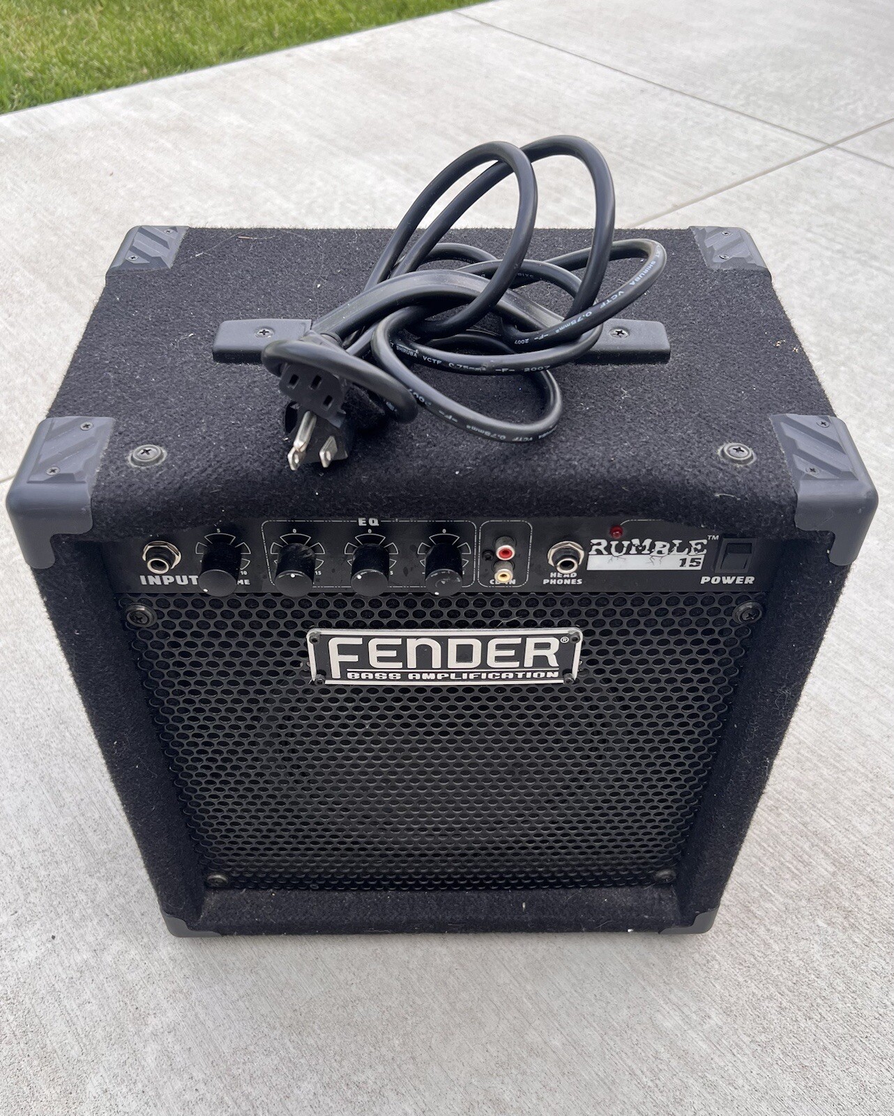 Fender Rumble 15 Bass Combo Amp 15W Amp 1x8 speaker. Excellent condtion ...