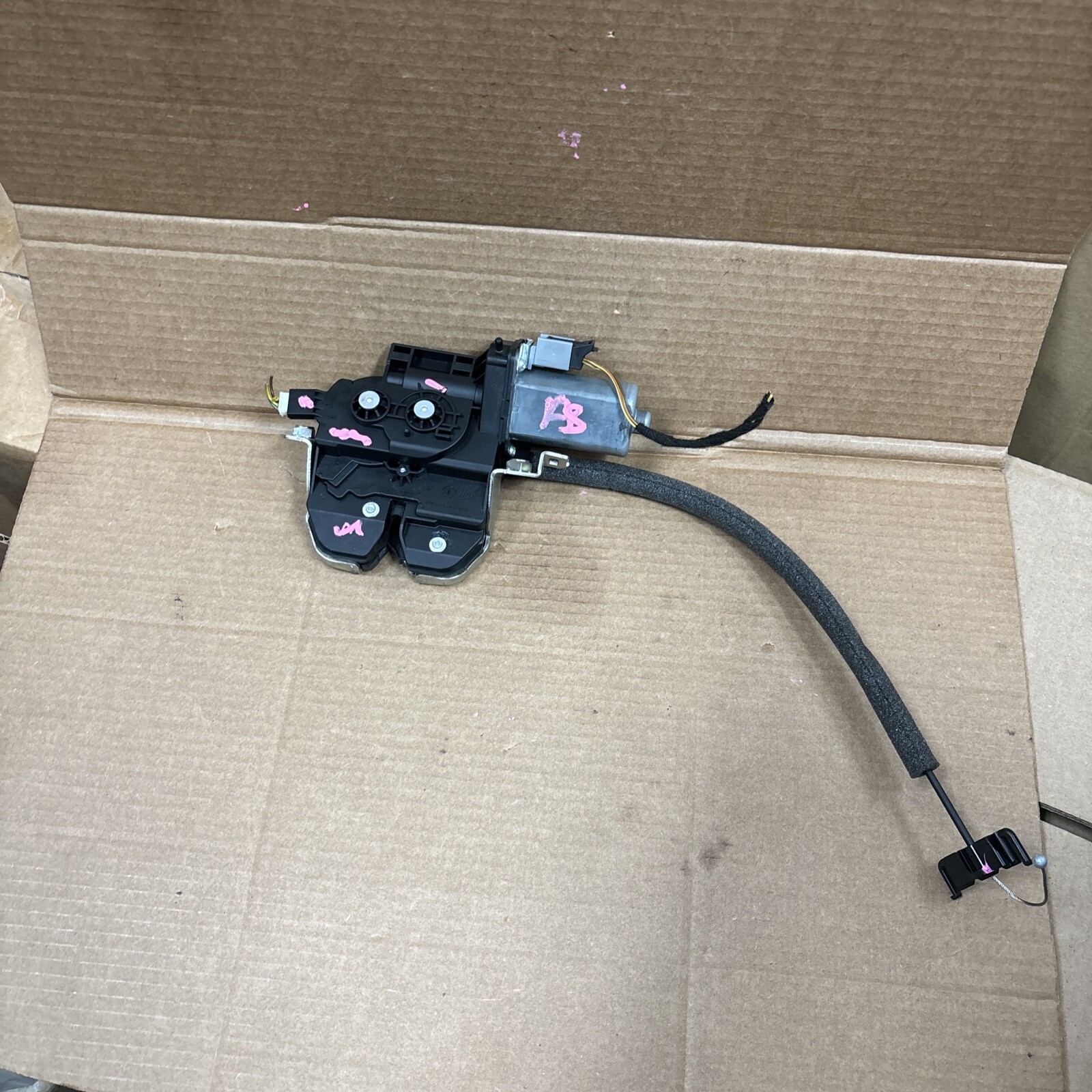 2011-2018 PORSCHE CAYENNE REAR TRUNK TAILGATE LIFTGATE LOCK CATCH LATCH ...