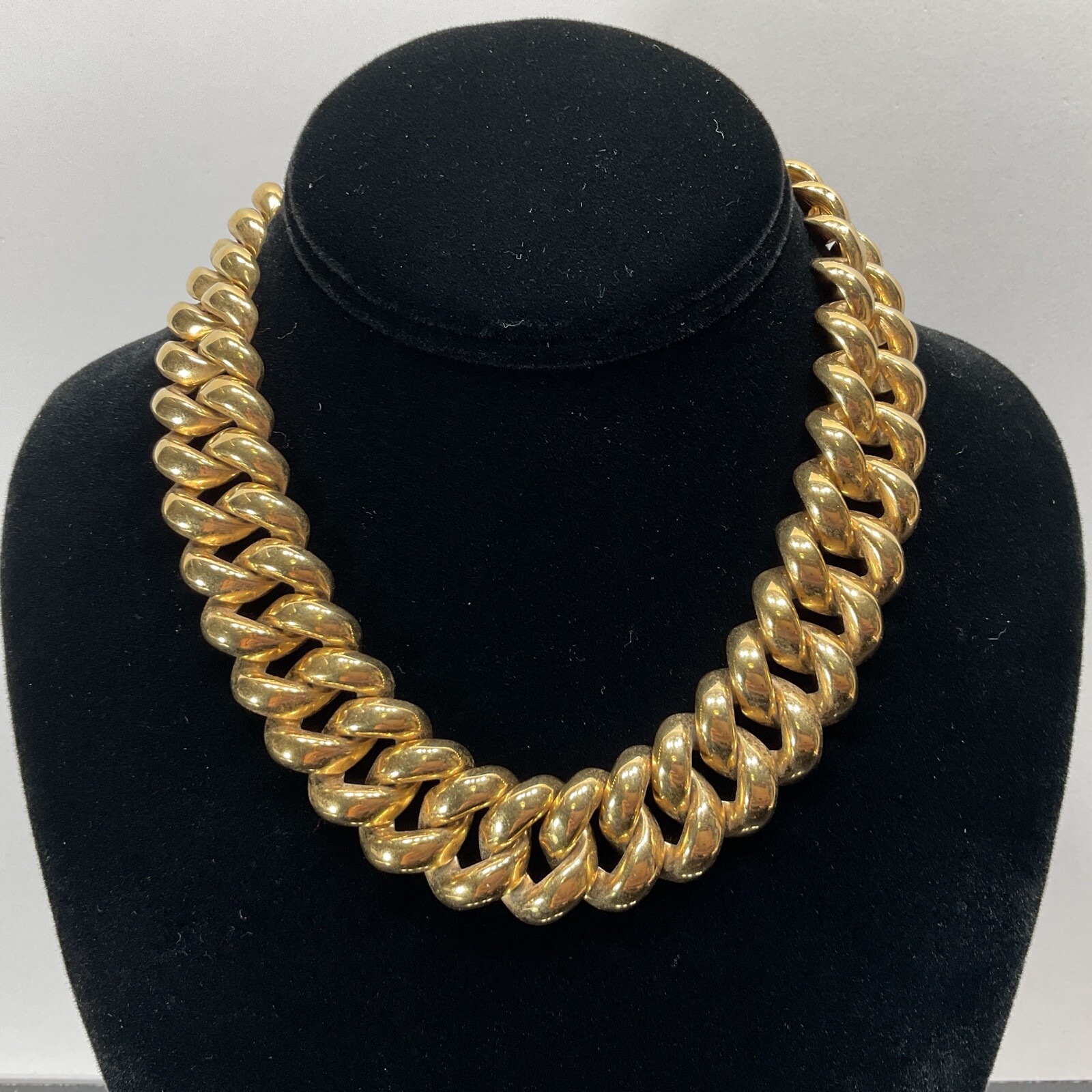 Vintage MONET Shiny Goldtone Wavy Chunky Chain Link N… - Gem